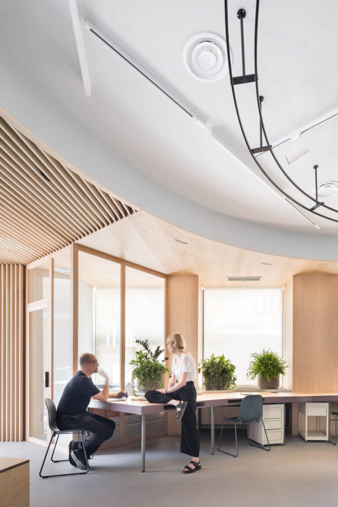 In Madrid, a Versatile Office by Enorme Studio Addresses Any Work ...