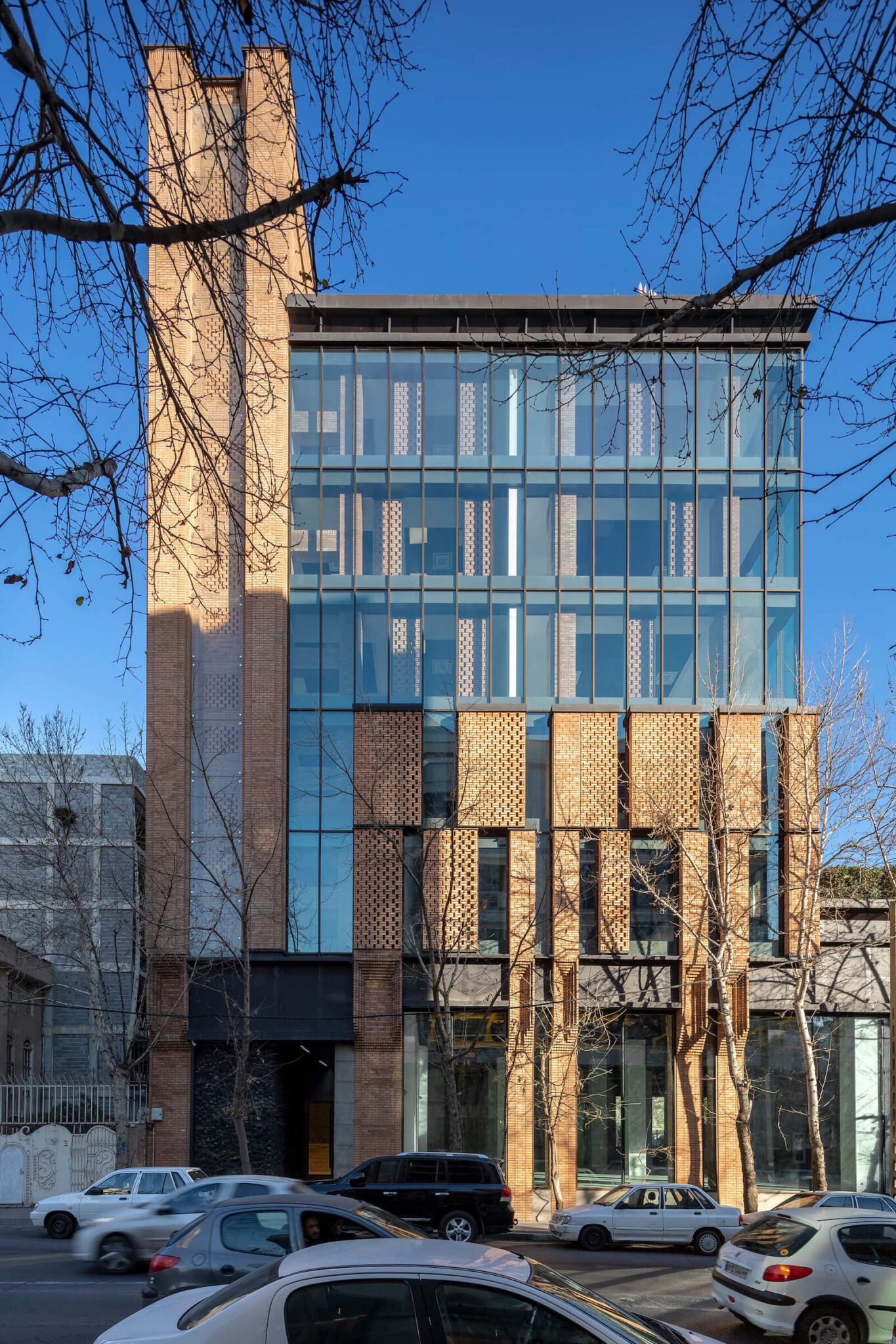 In a Tehran Office Block, Brick Gets the Star Treatment - Azure ...